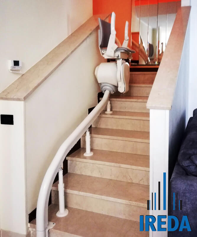 Montascale per Scale Strette - IREDA Rampe Disabili Milano