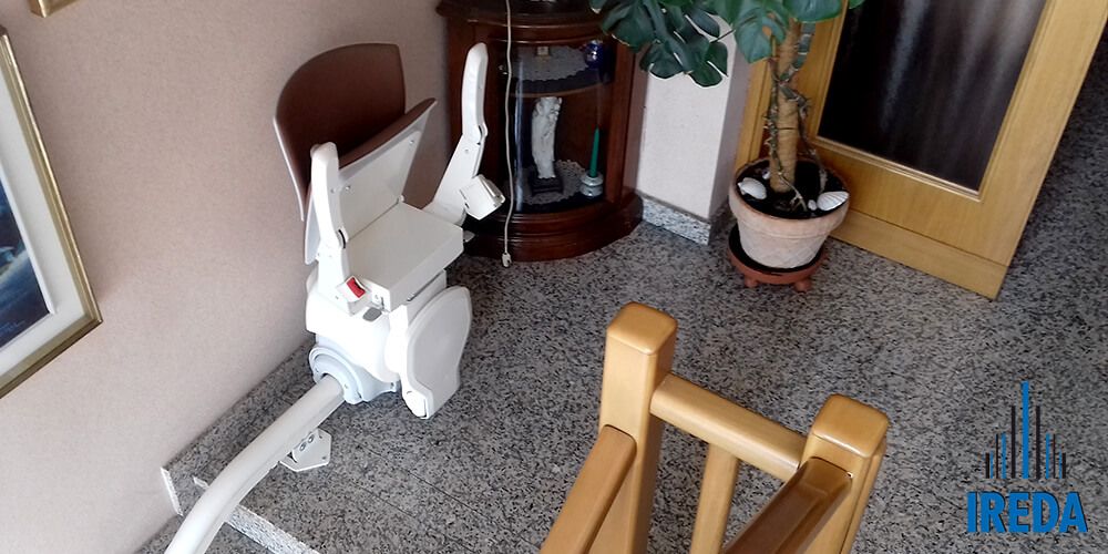 Montascale per Scale Strette - IREDA Rampe Disabili Milano